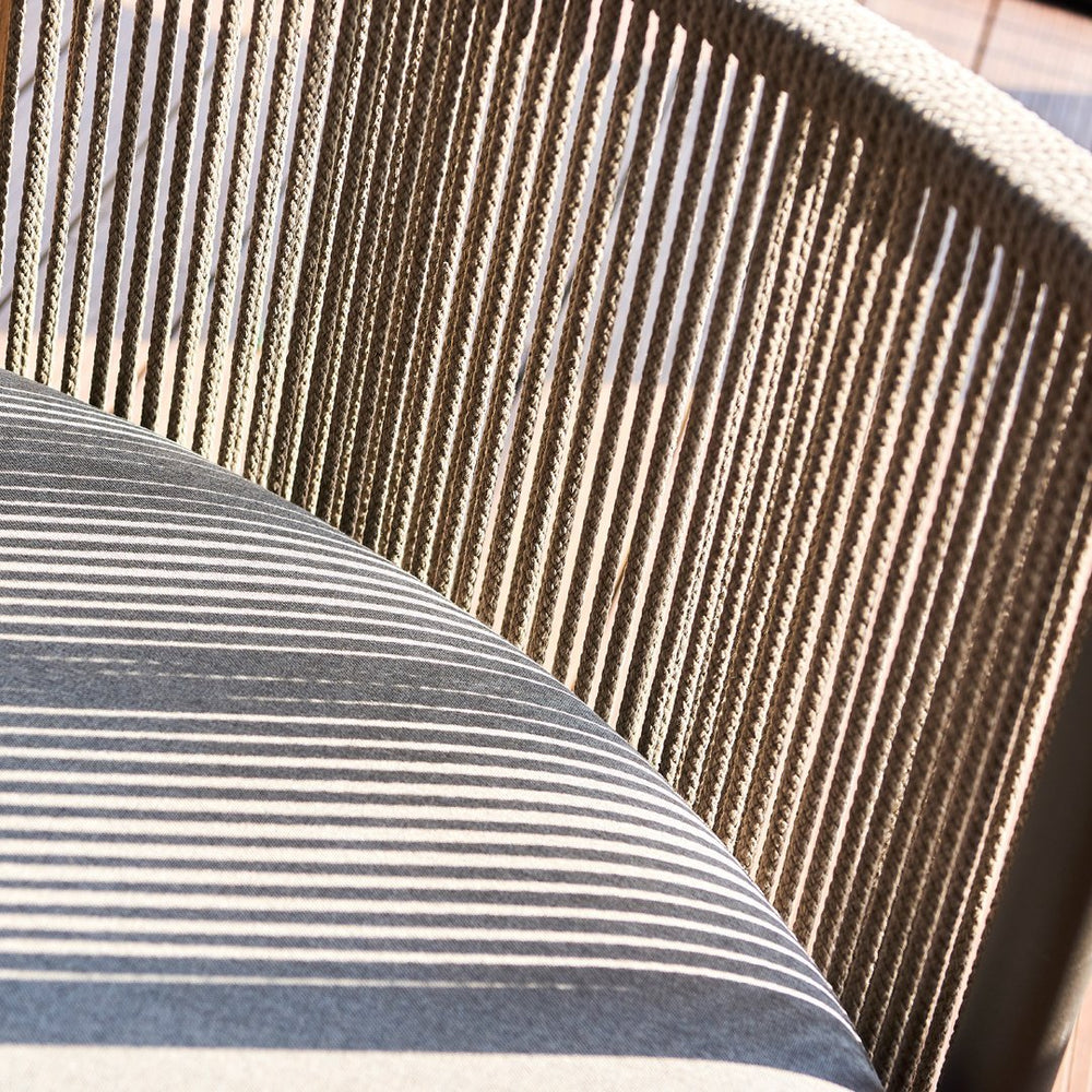 Mindo 107 Outdoor Daybed – Design Public